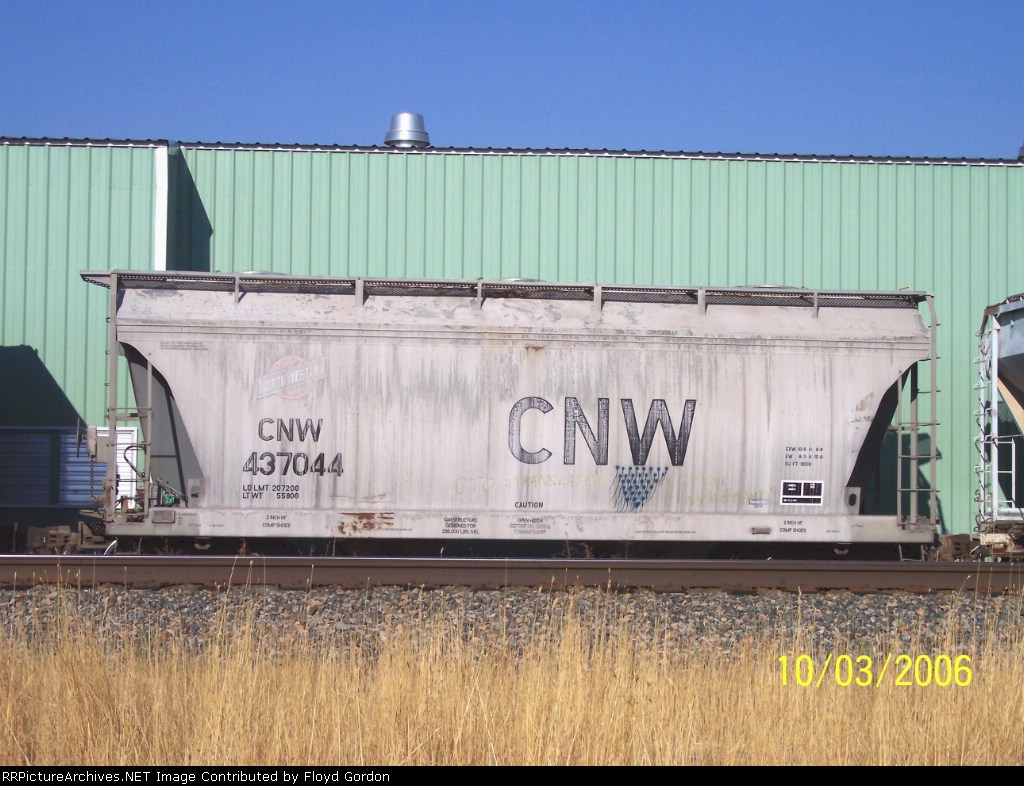 CNW 437044